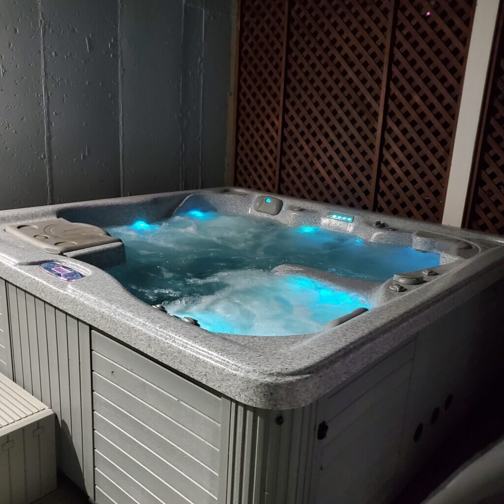 Near New Master Spas LSX 4-5 Person Hot Tub 62 - Stamford, CT - Commonplace